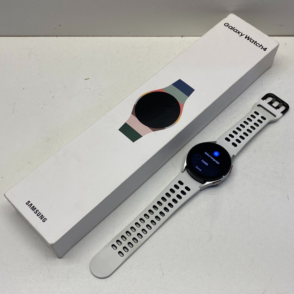 Pre-owned Samsung Galaxy Watch4 Model SM-R860 40mm in Silver Boxed ...